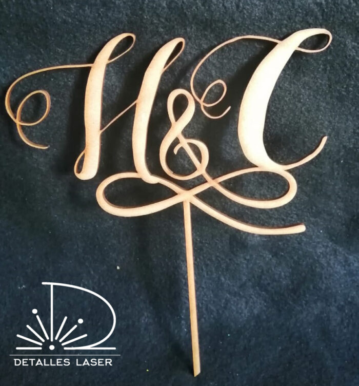 Cake Topper con Iniciales - Detalles Láser
